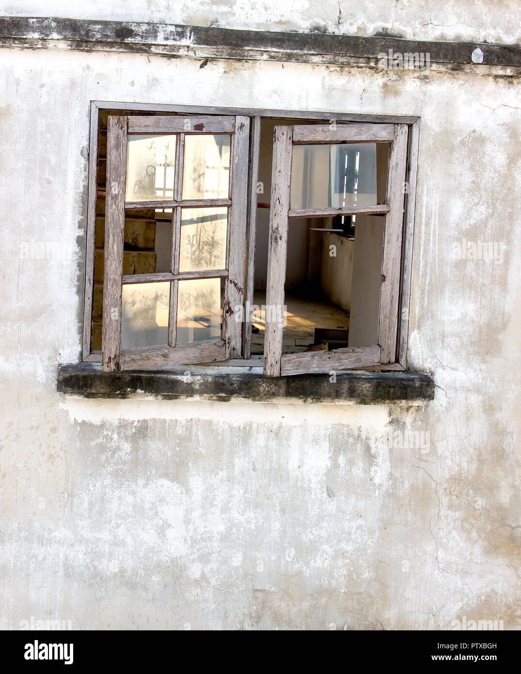 Window on the plaster walls were left to decay Stock Photo - Alamy