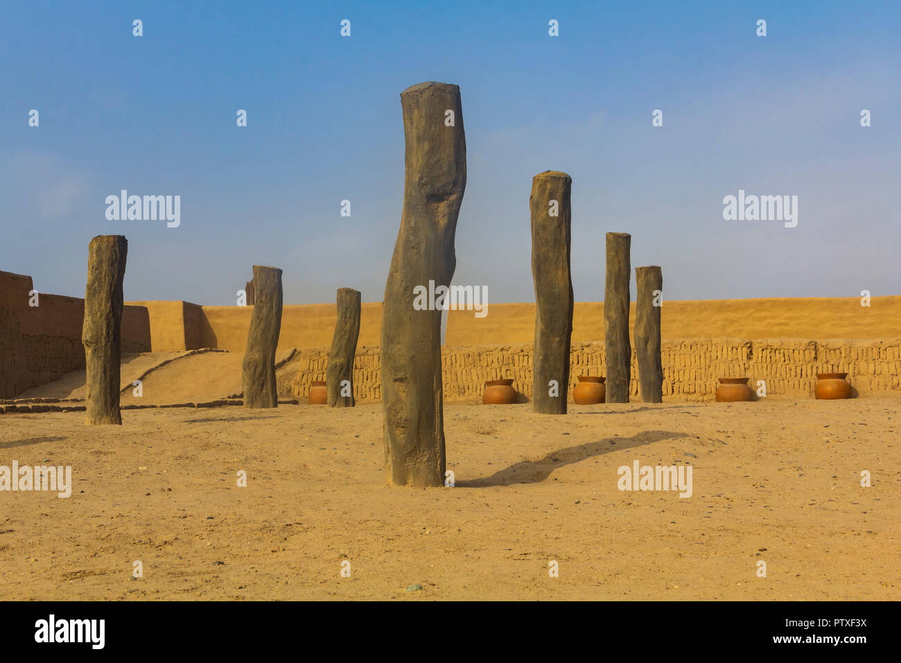 Lima peru miraflores pyramid hi-res stock photography and images - Alamy