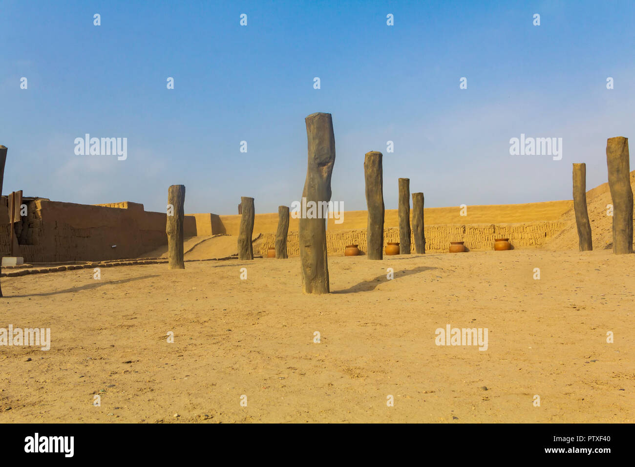 Lima peru miraflores pyramid hi-res stock photography and images - Alamy