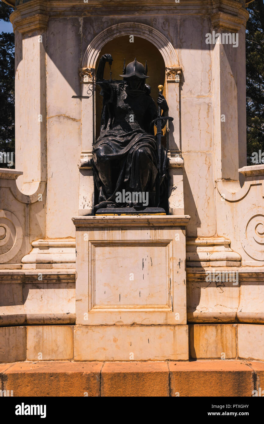 Idol build hi-res stock photography and images - Alamy