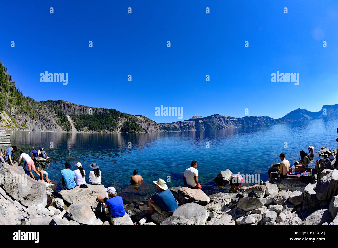 Crater lake national park and oregon hi-res stock photography and ...