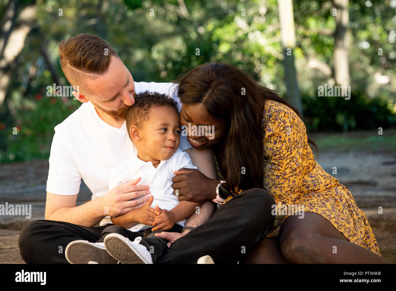 Multi age family hi-res stock photography and images - Alamy