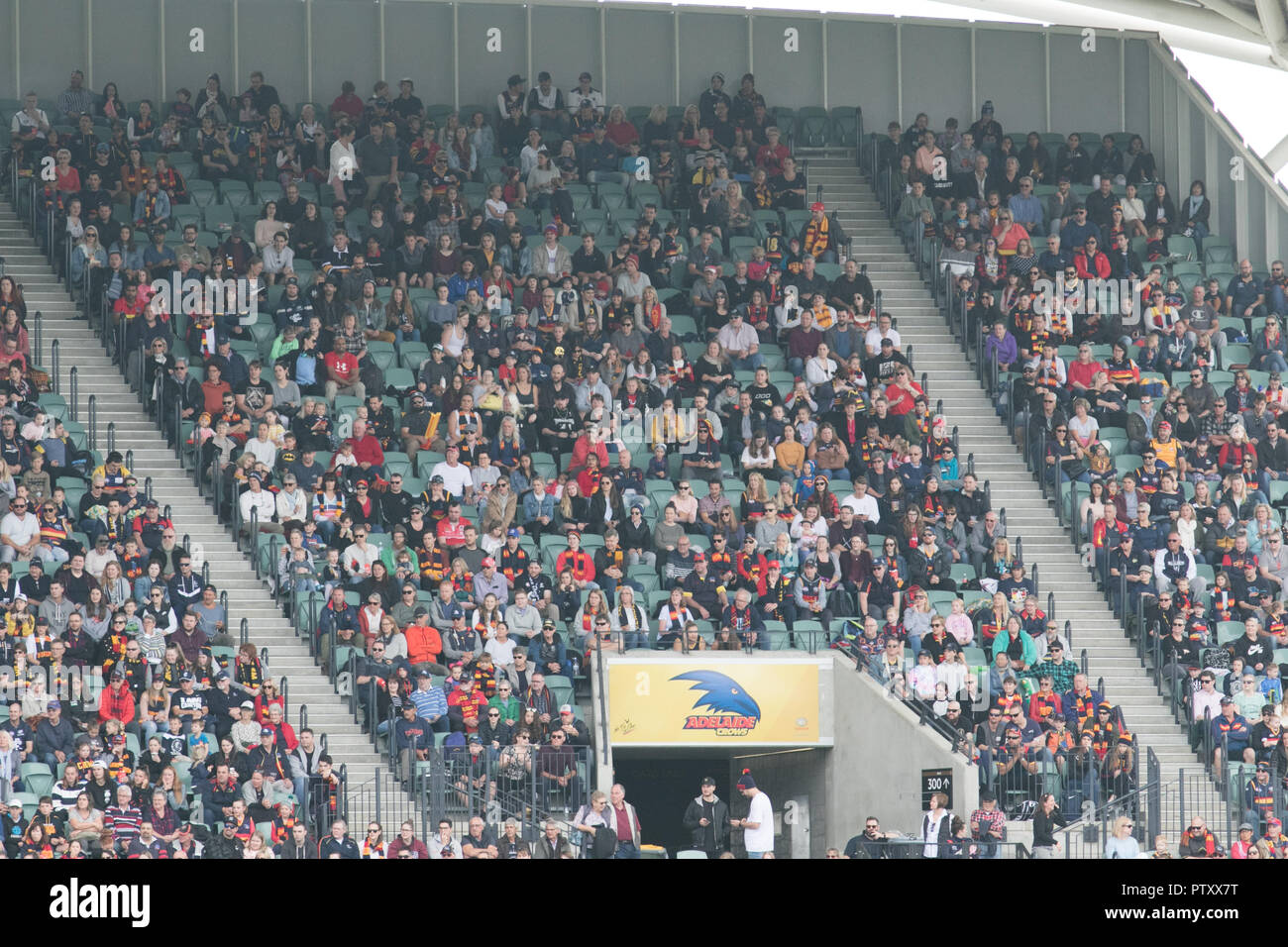 Female australian football league hi-res stock photography and images ...