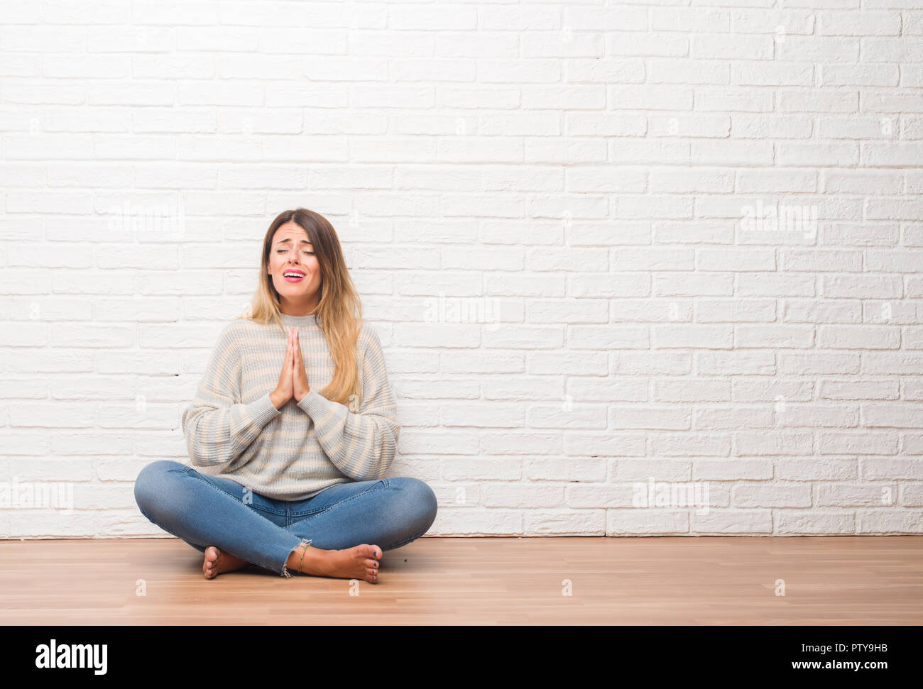 Woman sitting on the floor and begging hi-res stock photography and ...