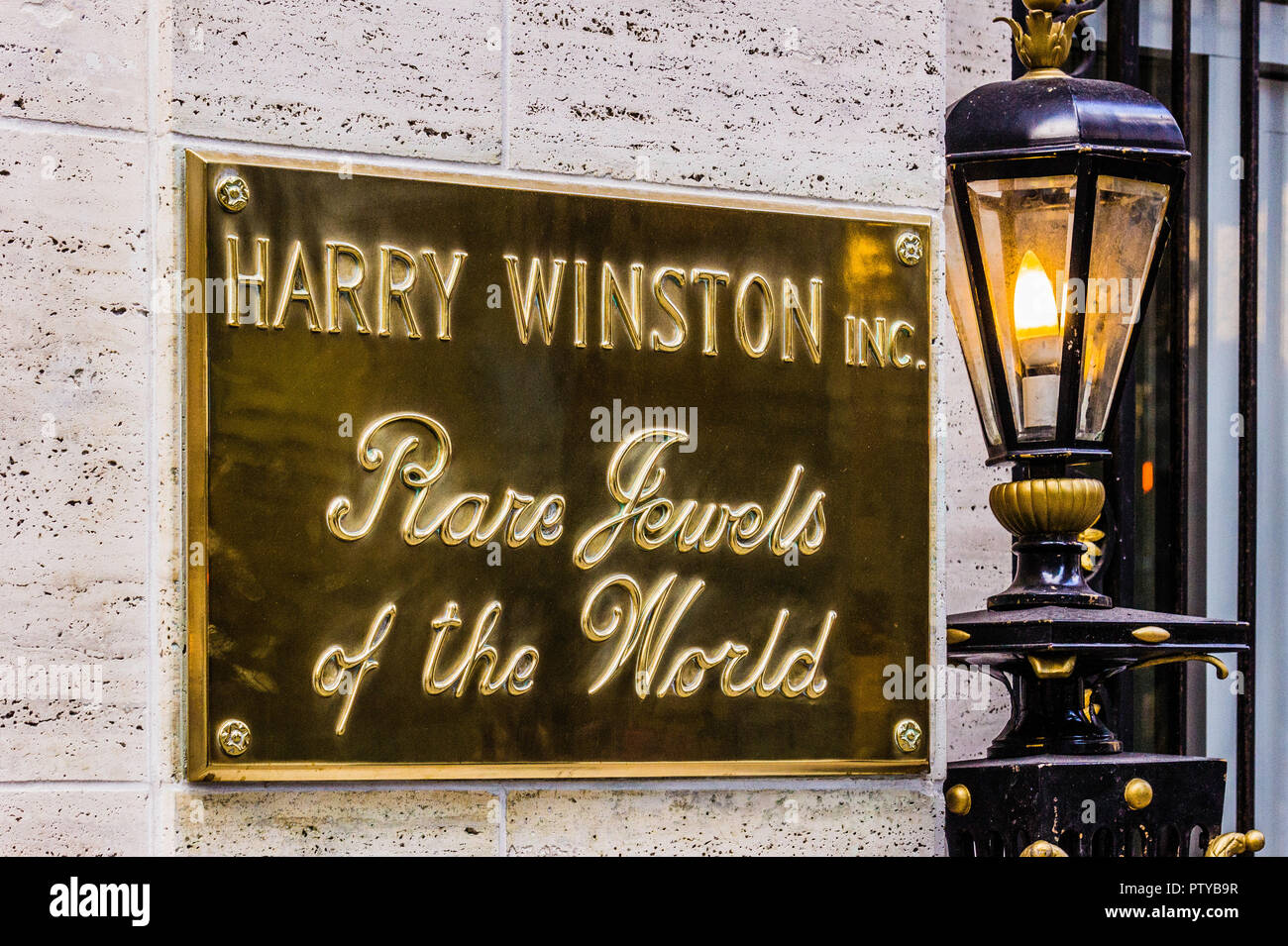 Harry Winston Sign Fifth Avenue Manhattan New York, New York, USA Stock ...