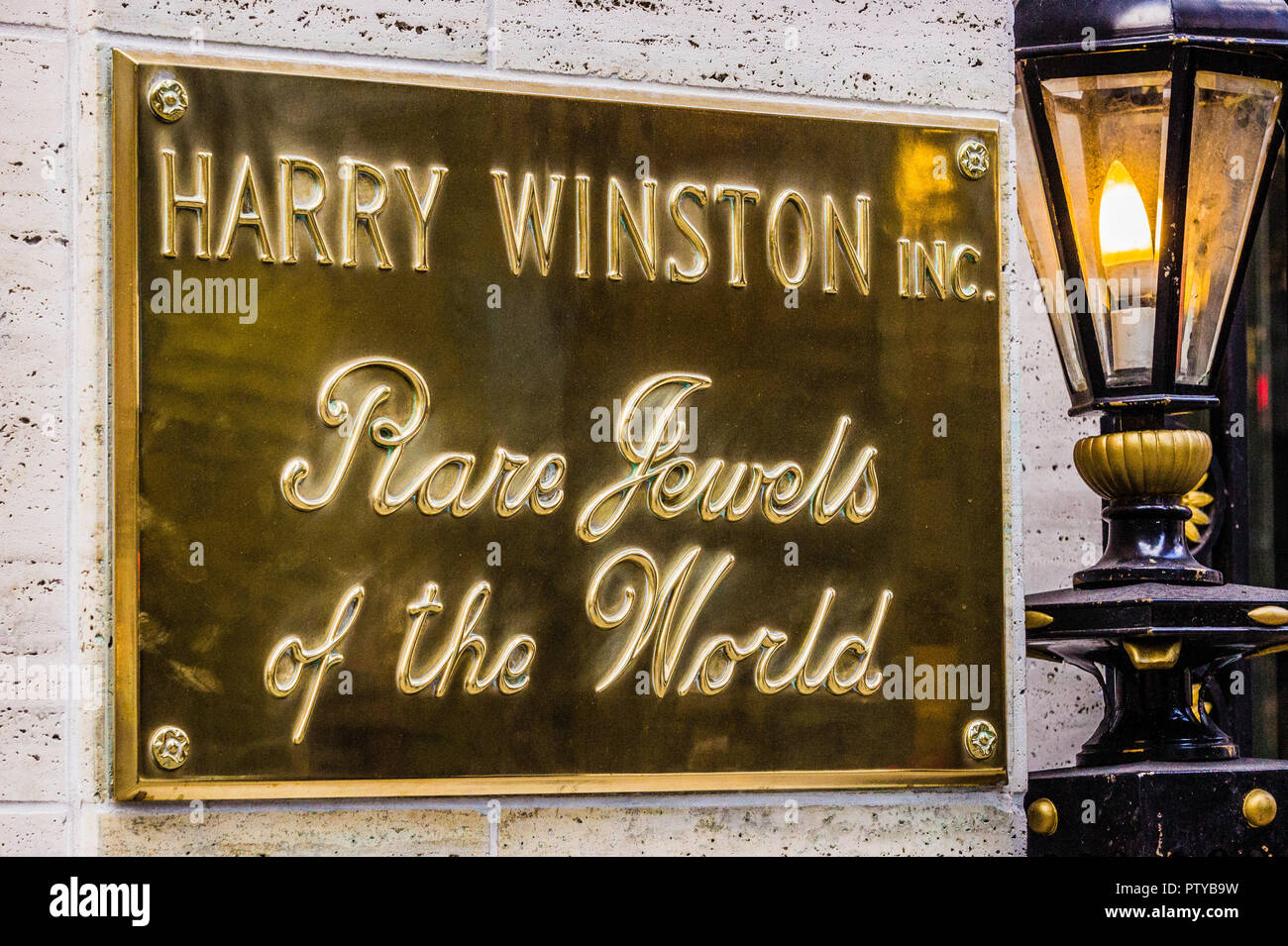 Harry Winston Sign Fifth Avenue Manhattan New York, New York, USA Stock ...