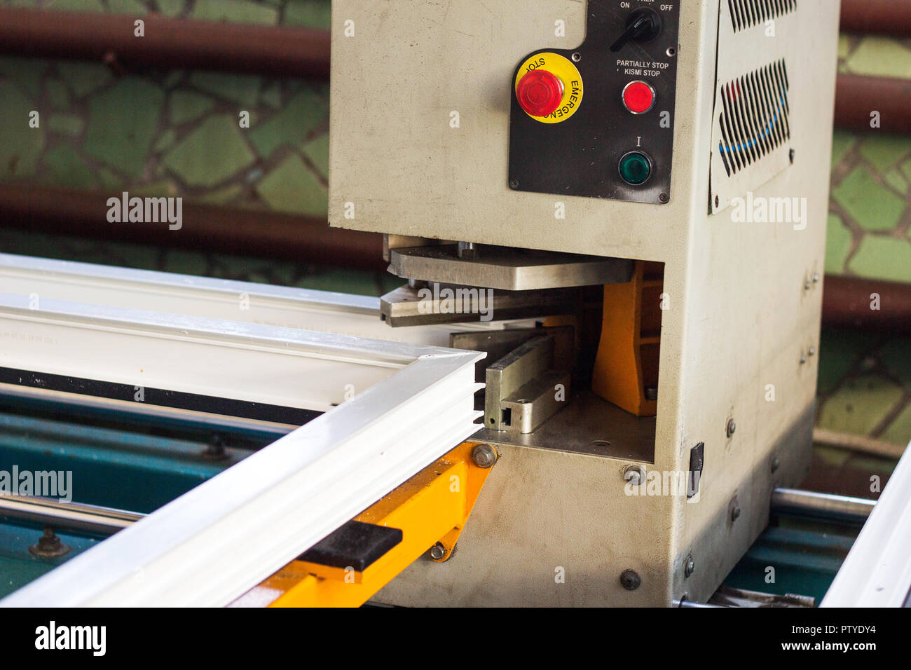 Production of pvc windows, gluing of plastic corners of windows ...