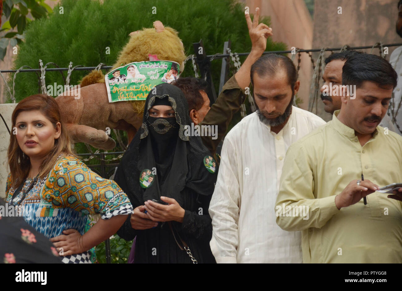 Lahore, Pakistan. 10th Oct, 2018. Pakistani Leaders members of national ...