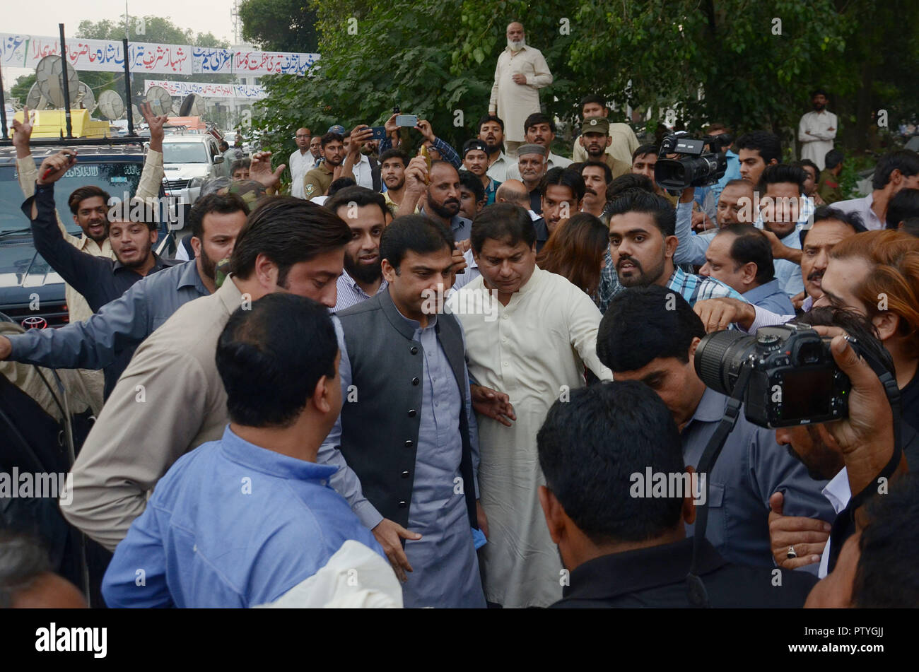 Lahore, Pakistan. 10th Oct, 2018. Pakistani Leaders members of national ...