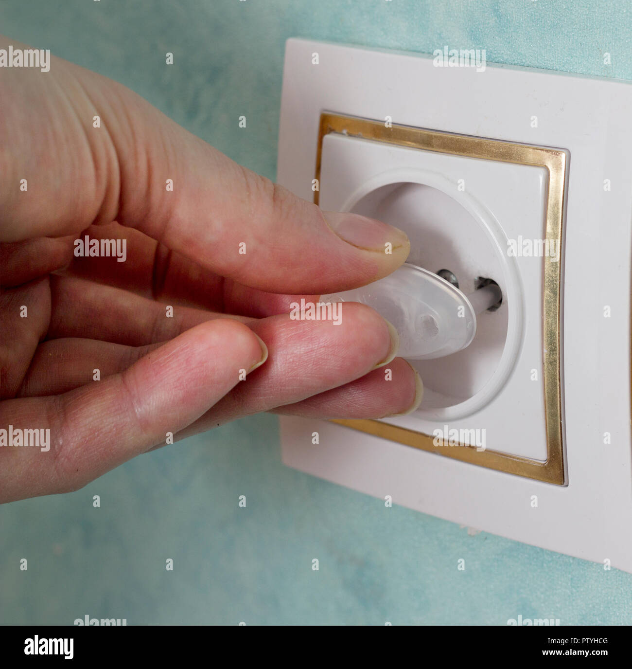 Socket inserts hi-res stock photography and images - Alamy