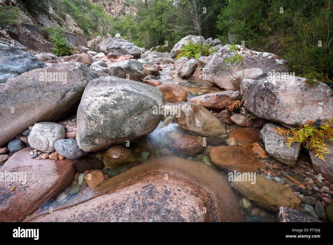 Huge river boulders and flowing water Stock Photo - Alamy
