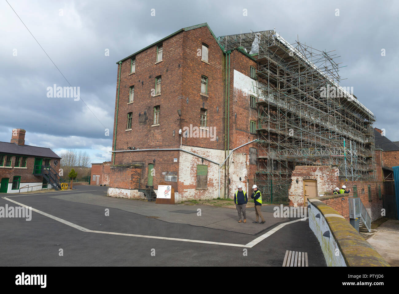 Spring gardens hi-res stock photography and images - Alamy