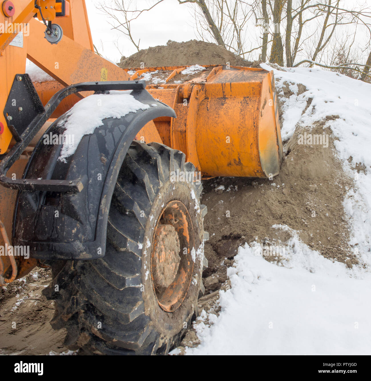 Hydraulic earth mover bucket hi-res stock photography and images - Alamy