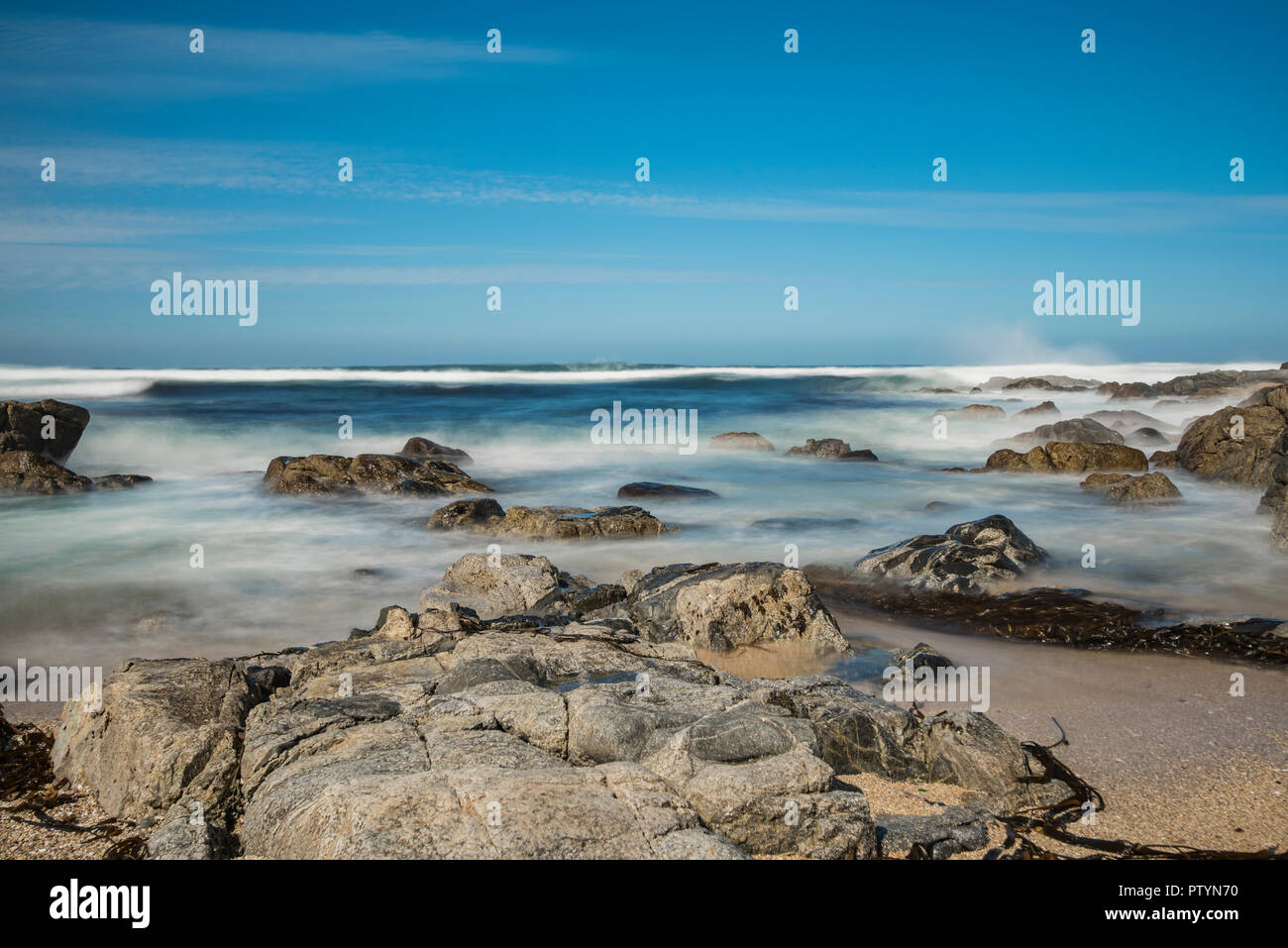 Pacific waves ocean rocks scenic hi-res stock photography and images ...