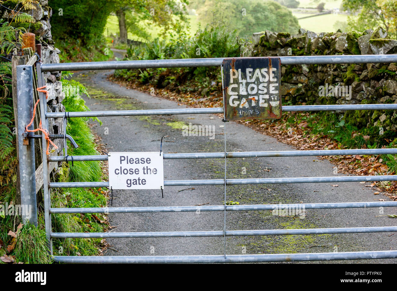 Please close gate hi-res stock photography and images - Alamy