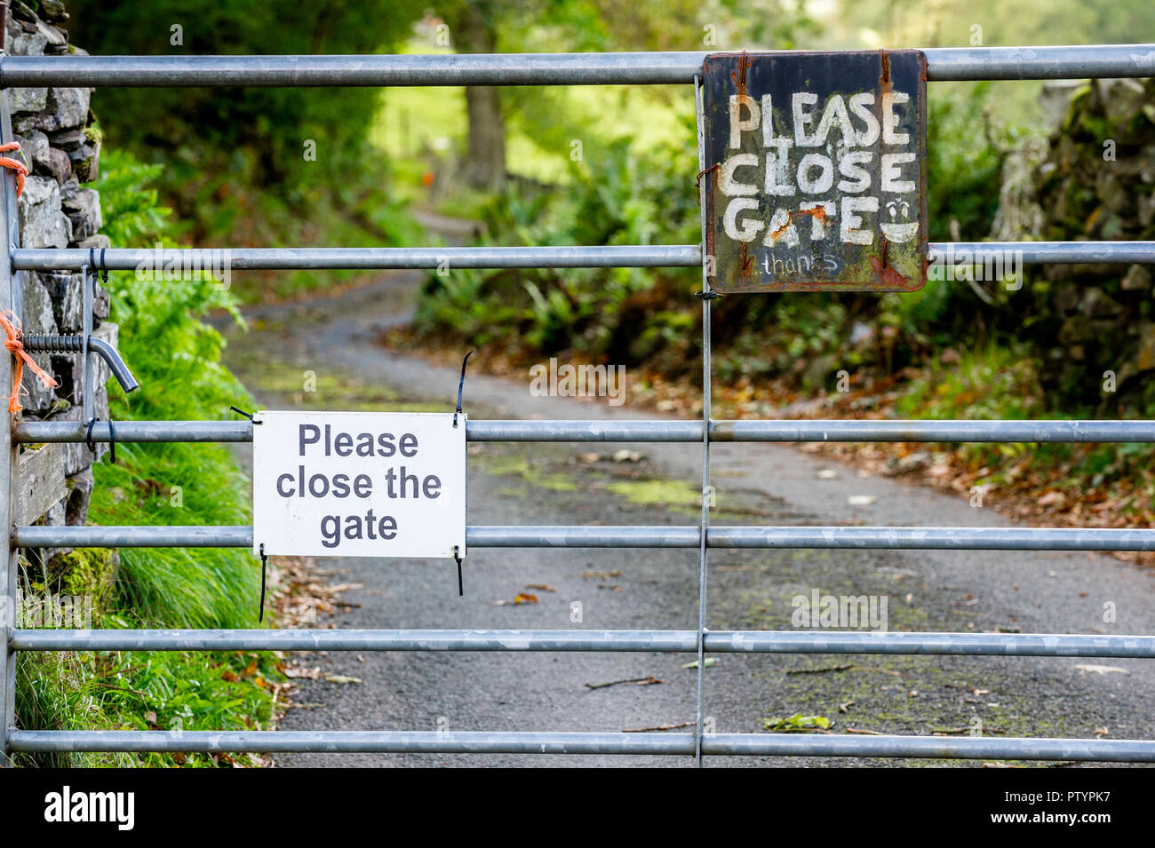 Please close the gate hi-res stock photography and images - Alamy