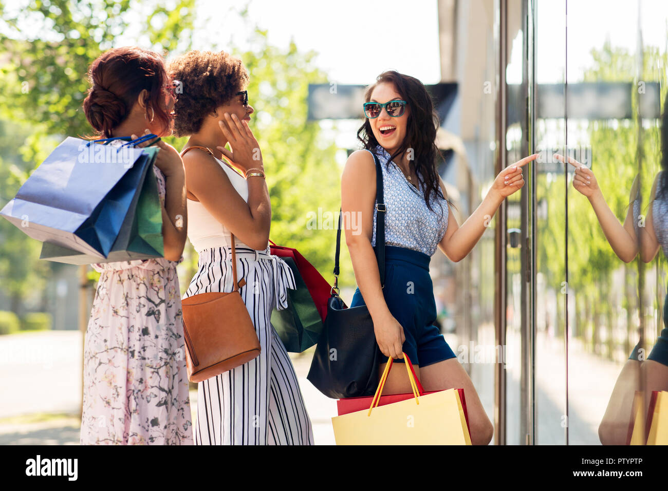 women with shopping bags looking at shop window Stock Photo - Alamy