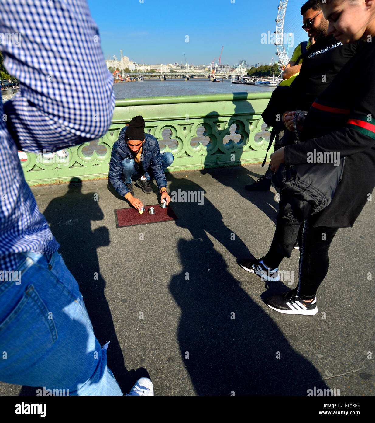 The Shell Game / Three Cups Trick - illegal scam on Westminster Bridge ...