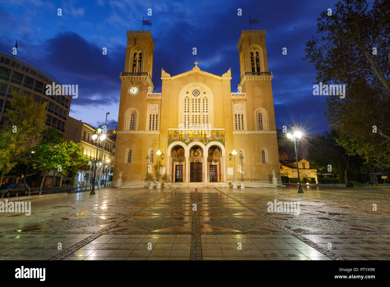 Metropolis square hi-res stock photography and images - Alamy