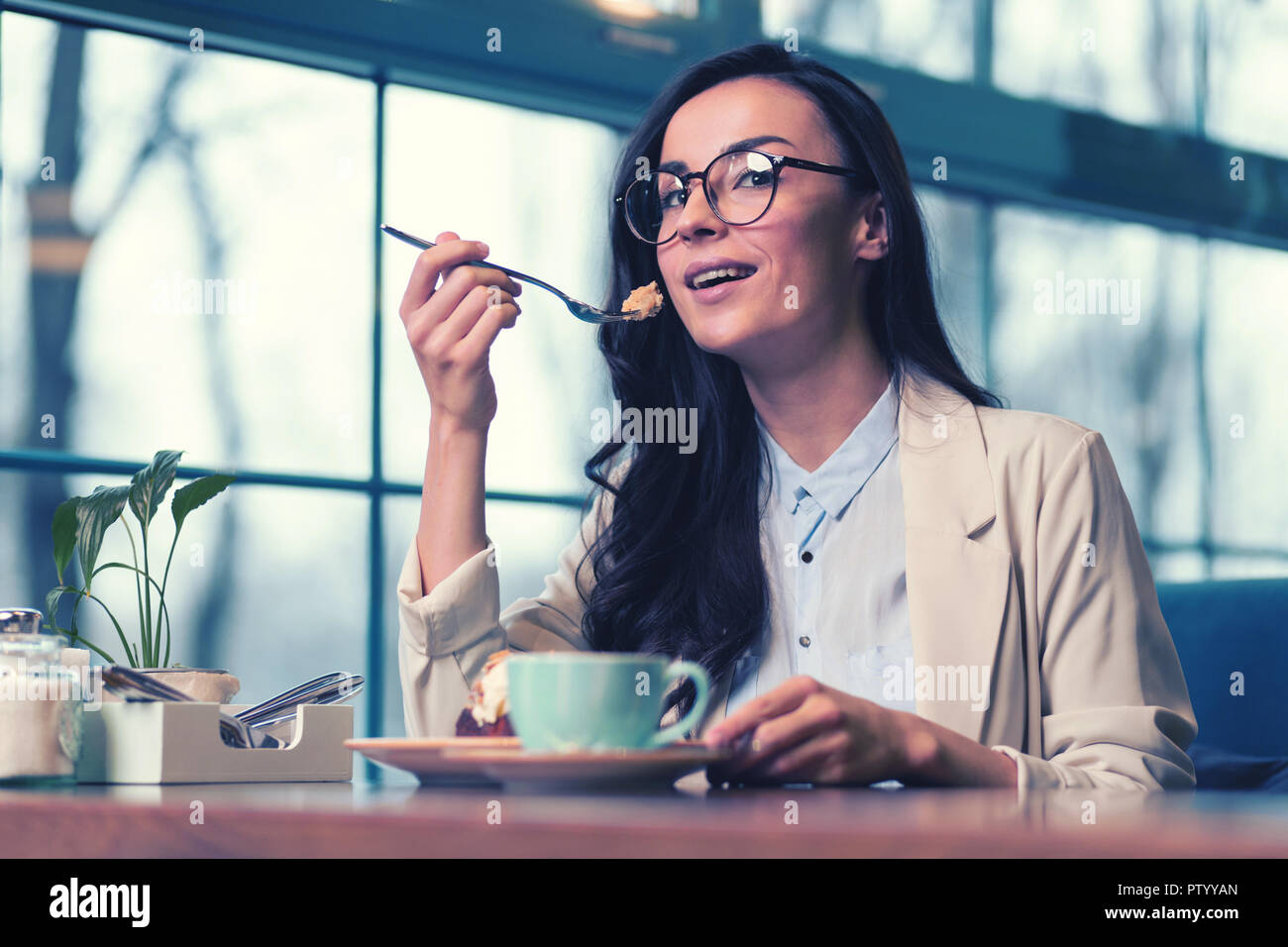 Woman staring into camera hi-res stock photography and images - Alamy
