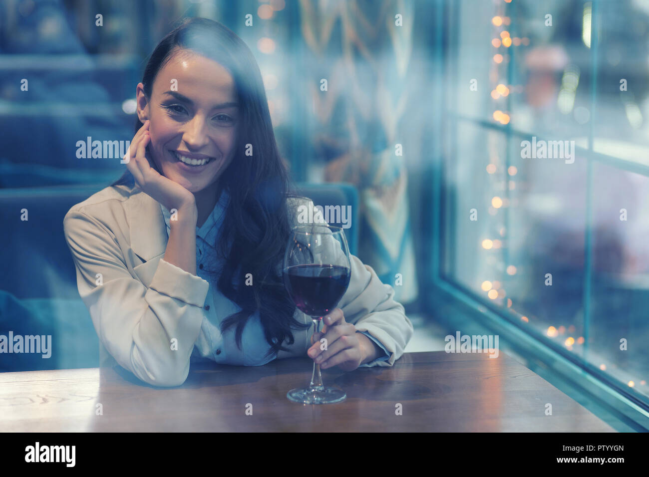 Elbows on table hi-res stock photography and images - Alamy