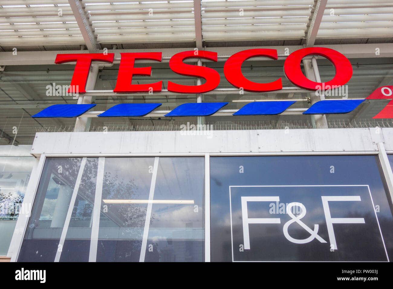 Tesco signage hi-res stock photography and images - Alamy