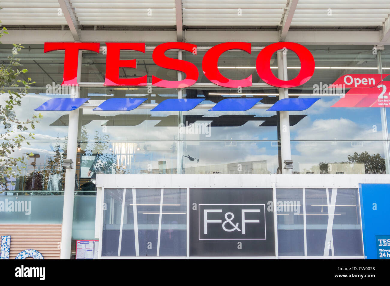 Tesco signage hi-res stock photography and images - Alamy