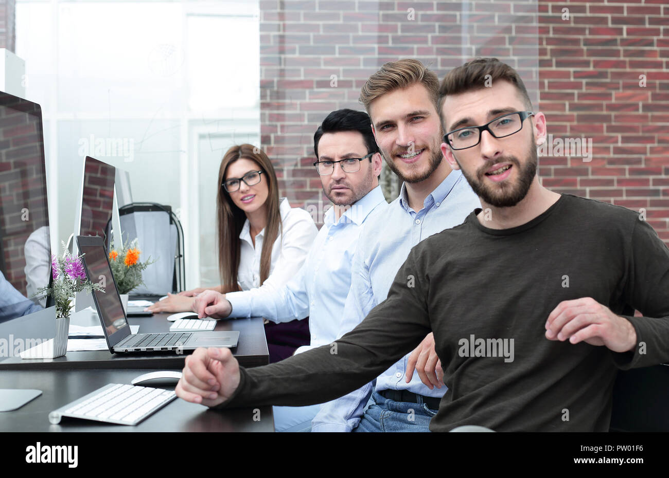 Employees informal hi-res stock photography and images - Alamy