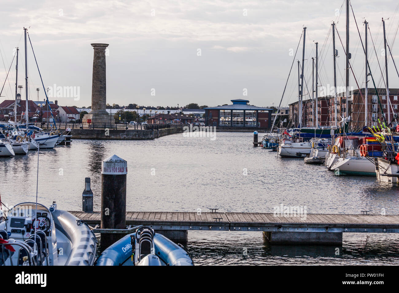 Uk marina boardwalk hi-res stock photography and images - Alamy