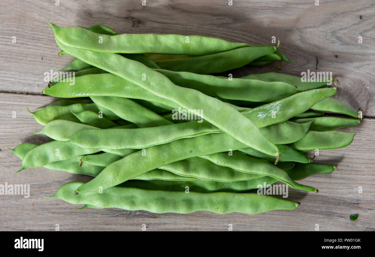 Flat green beans hi-res stock photography and images - Alamy