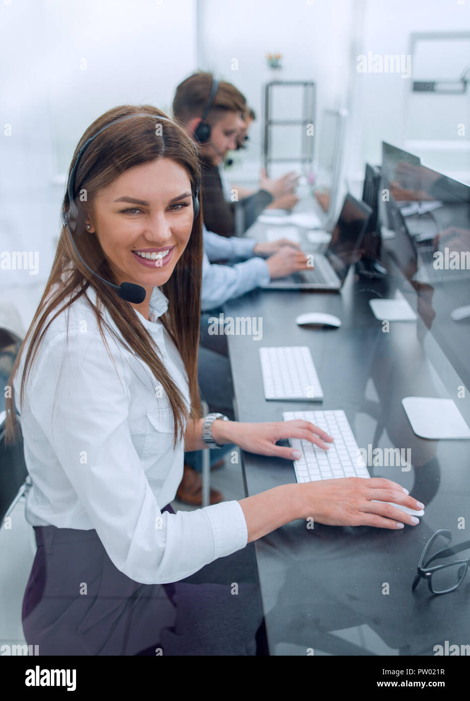 Call centre employees hi-res stock photography and images - Alamy