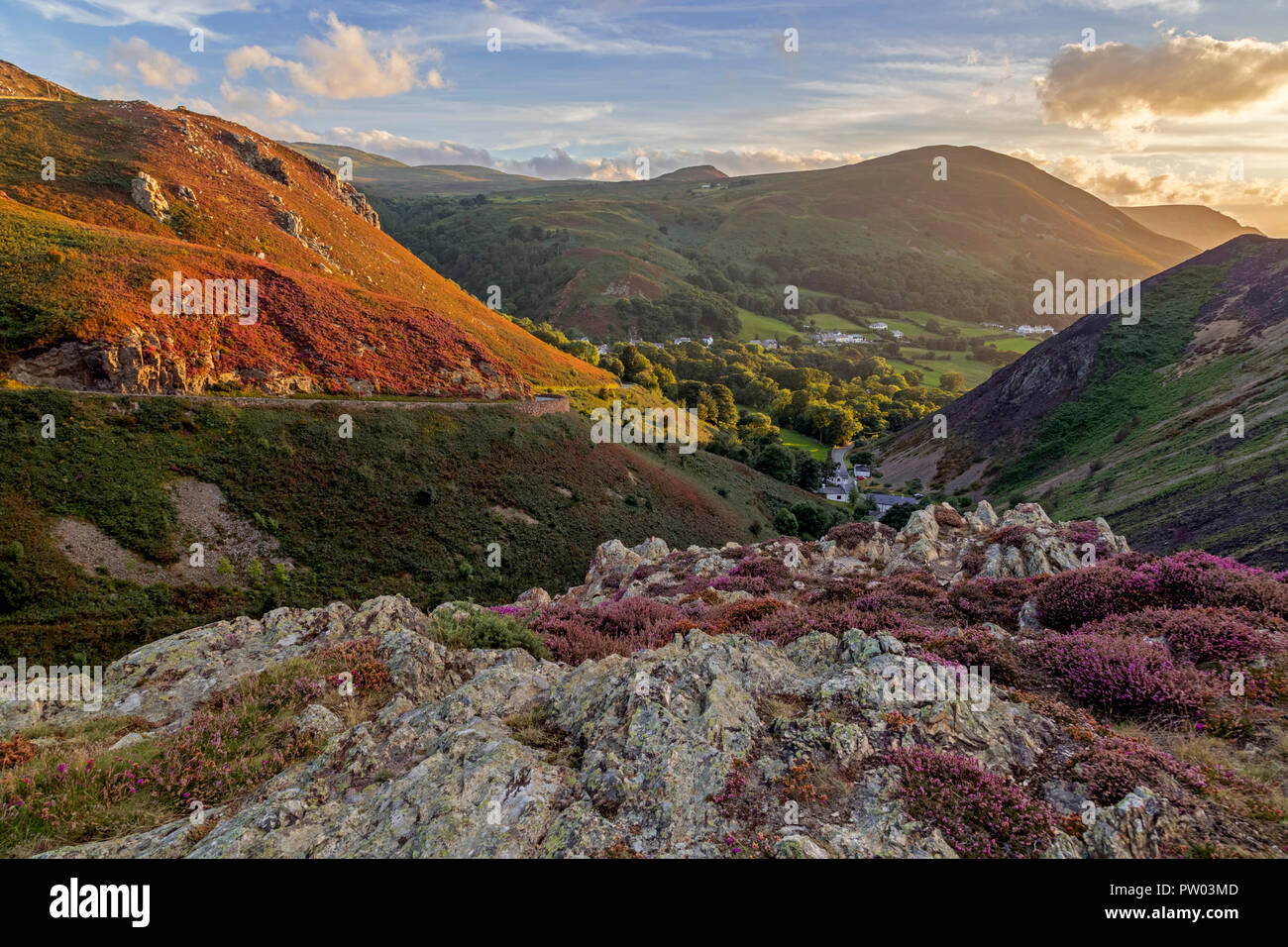 Evening sunshine on the Sychnant Pass in North Wales Stock Photo - Alamy