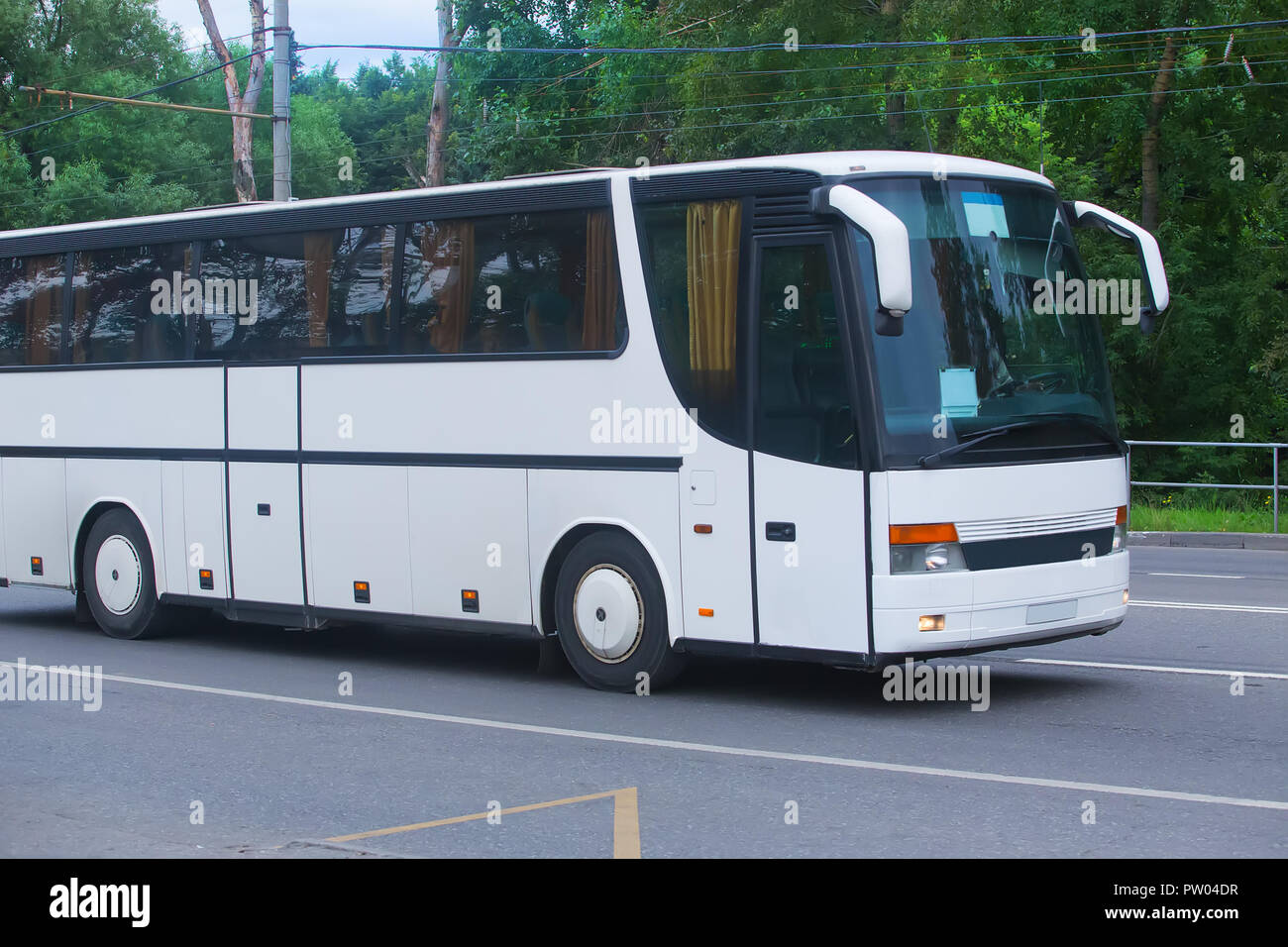 White tourist bus hi-res stock photography and images - Alamy