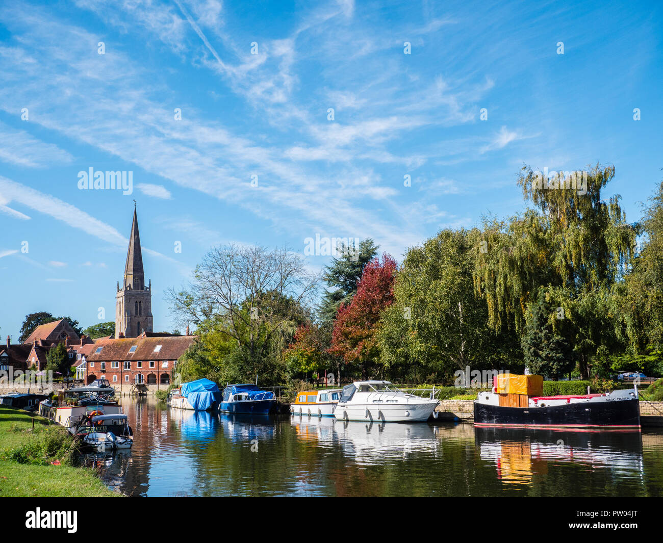 English riverside hi-res stock photography and images - Alamy
