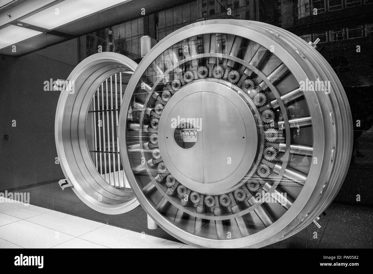 Vault door mechanism hi-res stock photography and images - Alamy