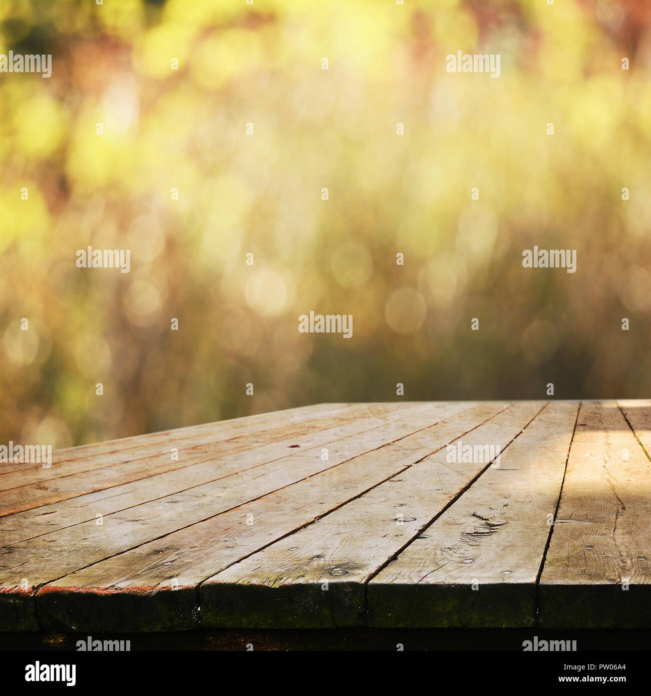Empty table for display montages Stock Photo - Alamy