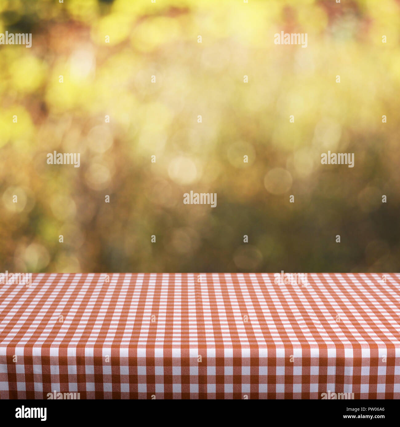 Empty table for display montages Stock Photo - Alamy