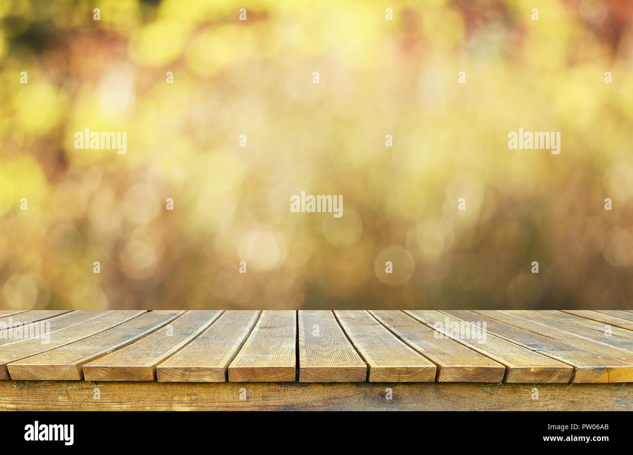 Empty table for display montages Stock Photo - Alamy