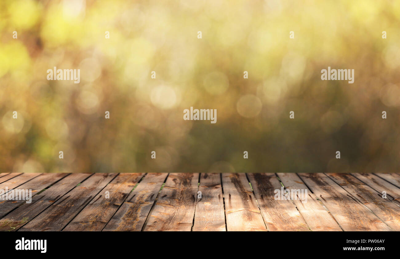 Empty table for display montages Stock Photo - Alamy