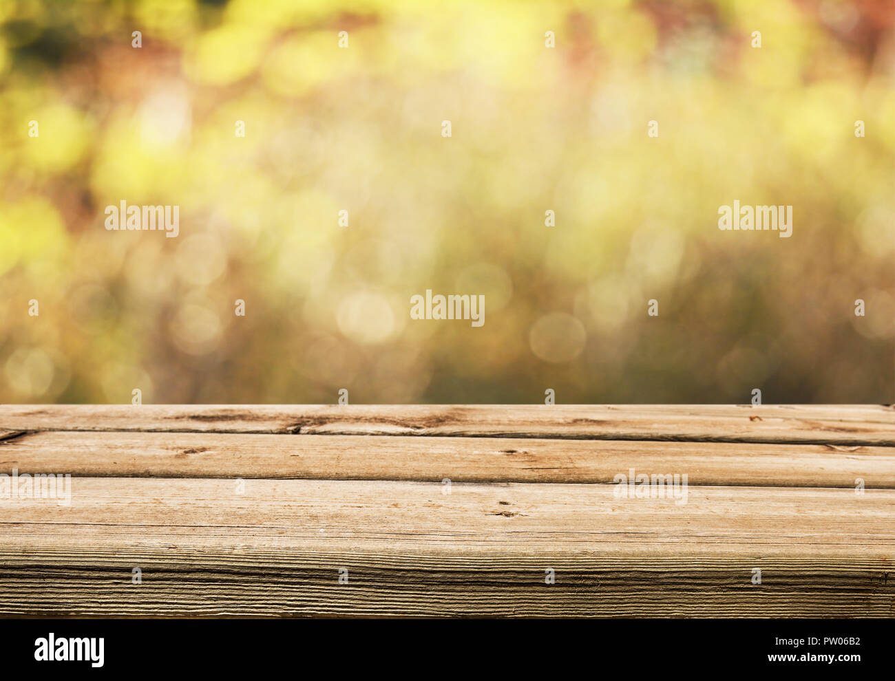 Empty table for display montages Stock Photo - Alamy