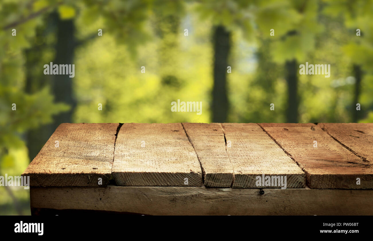 Empty table for display montages Stock Photo - Alamy