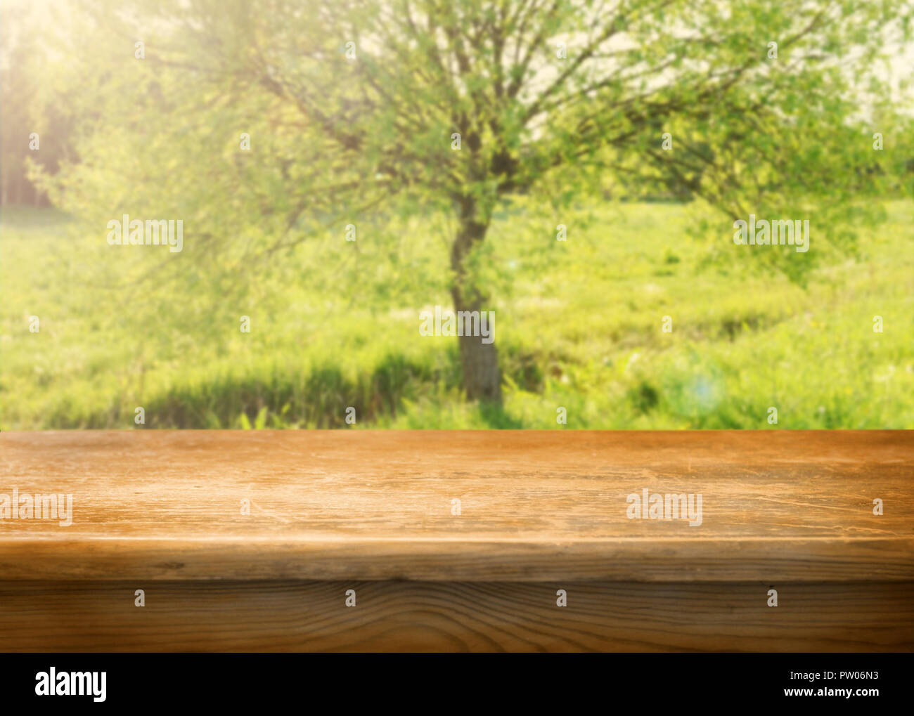 Empty table for display montages Stock Photo - Alamy