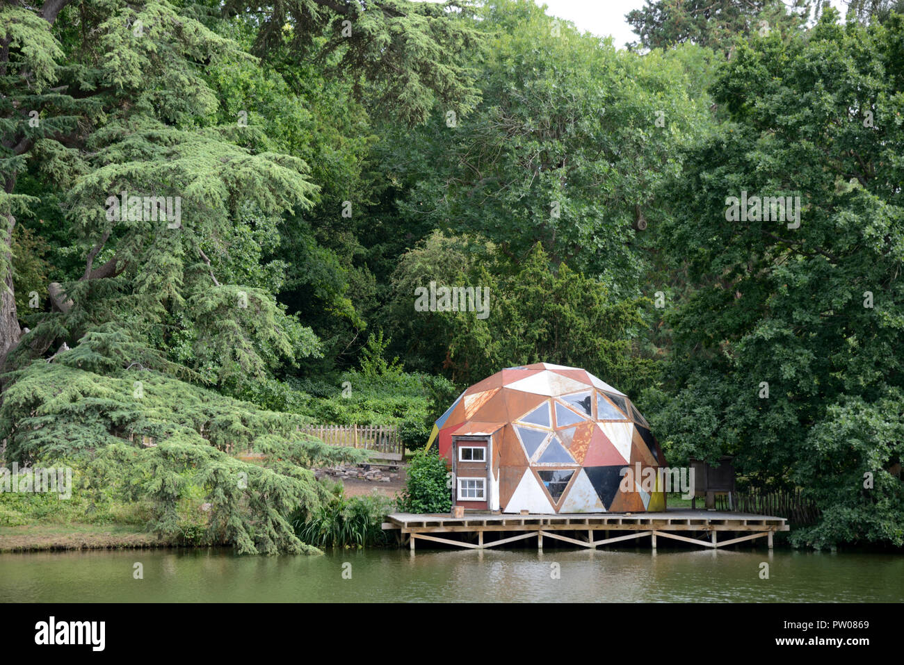 Geodesic dome house hi-res stock photography and images - Alamy