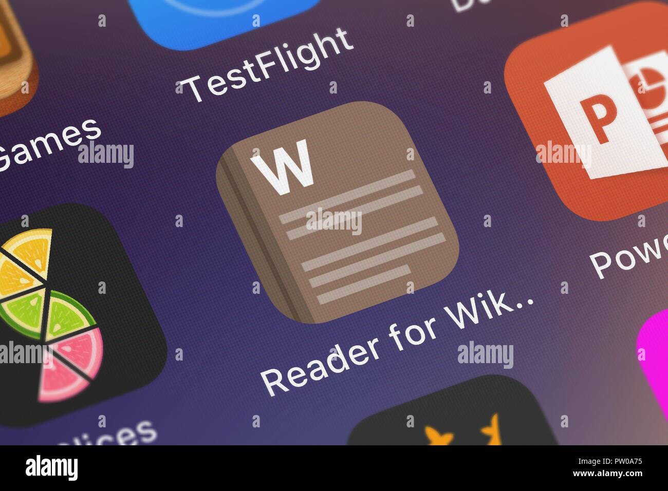 Reader for wikipedia premium hi-res stock photography and images - Alamy