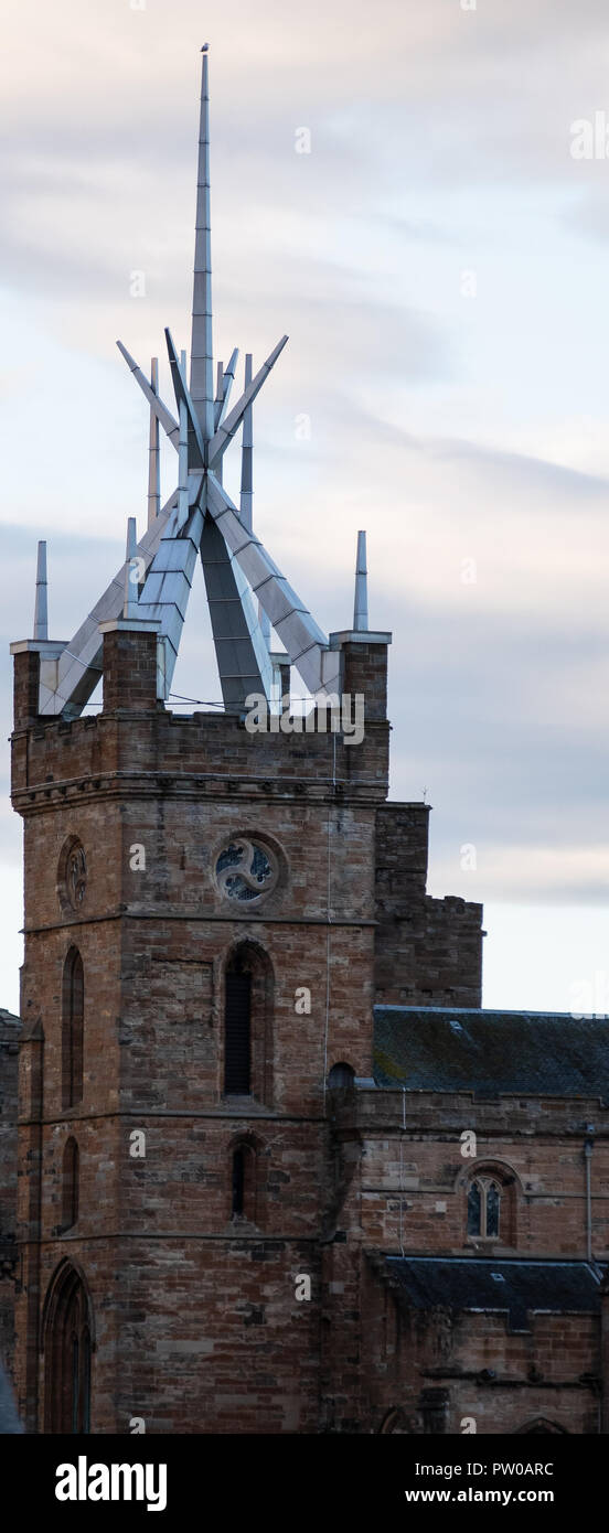 St Michaels church of Linlithgow, with it's modern steel steeple Stock ...