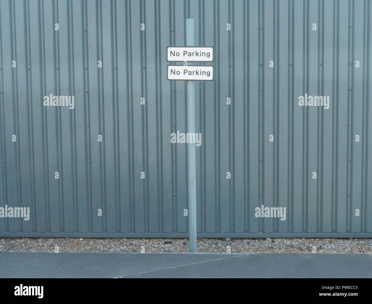 Double parking sign hi-res stock photography and images - Alamy