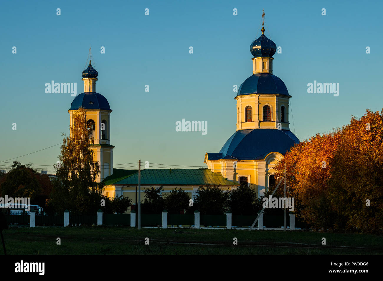 View of the Petropavlovskaya Church in the fall in Yasenevo at sunset ...