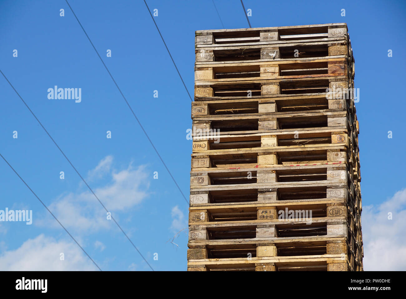 Euro pallet hi-res stock photography and images - Alamy
