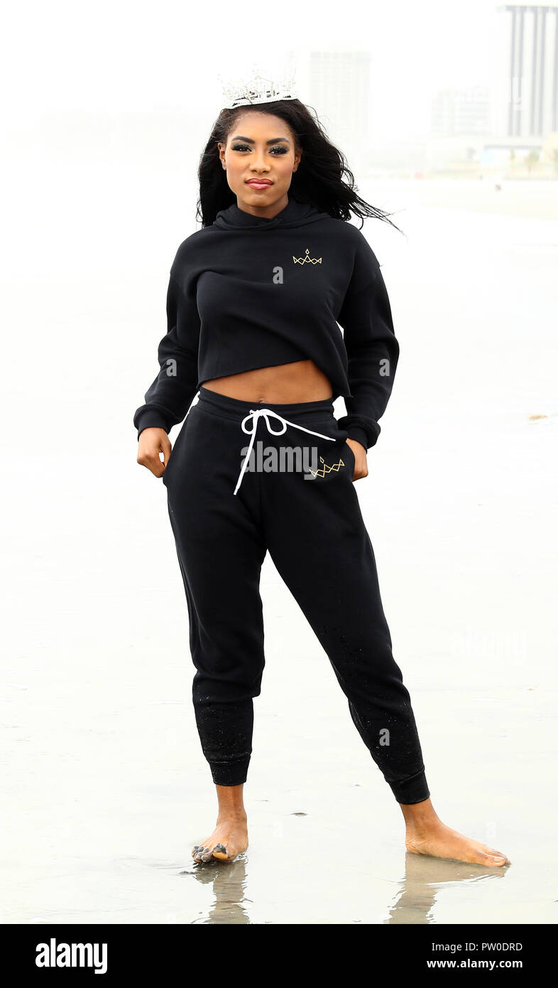 2019 Miss America Nia Imani Franklin Toe Dip At The Boardwalk Beach ...