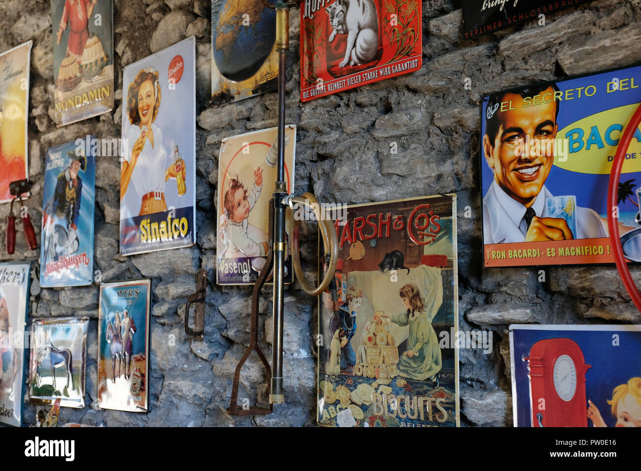 Clutter junk hi-res stock photography and images - Alamy